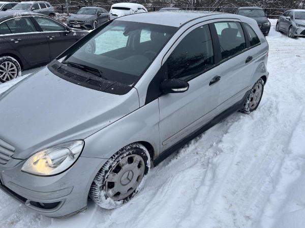 Grey Mercedes-Benz B 180 2005 in Vilnius, with an engine capacity of 2.00 L and mileage of 199 thousand km for 990 €, photo 5 on AUTOMOTO.COM.LV