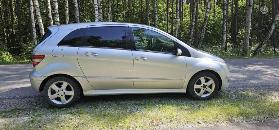 Grey Mercedes-Benz B 180 2005 in Pasvalys, with an engine capacity of 1.99 L and mileage of 384 thousand km for 1150 €, photo 5 on AUTOMOTO.COM.LV