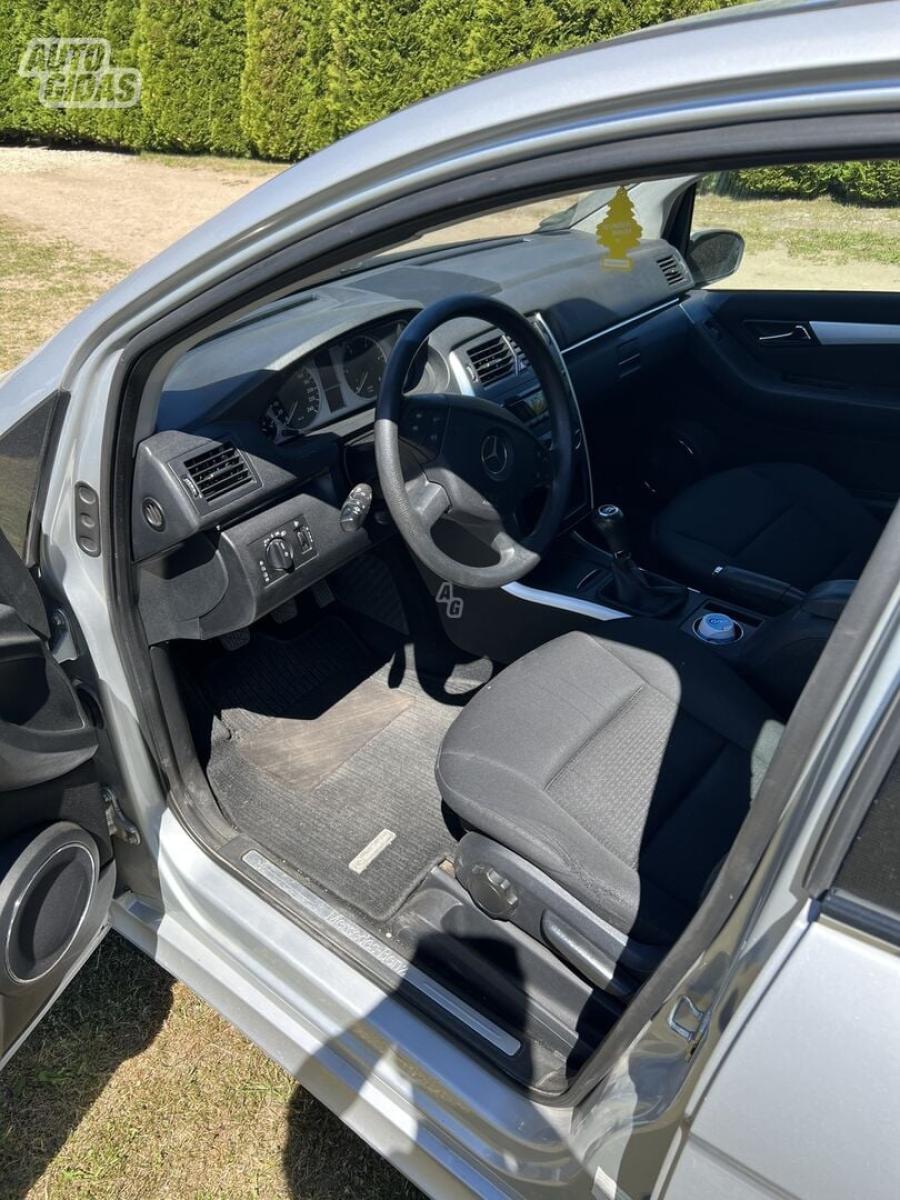 Grey Mercedes-Benz B 180 2006 in Mazeikiai, with an engine capacity of 2.00 L and mileage of 197 thousand km for 2300 €, photo 13 on AUTOMOTO.COM.LV