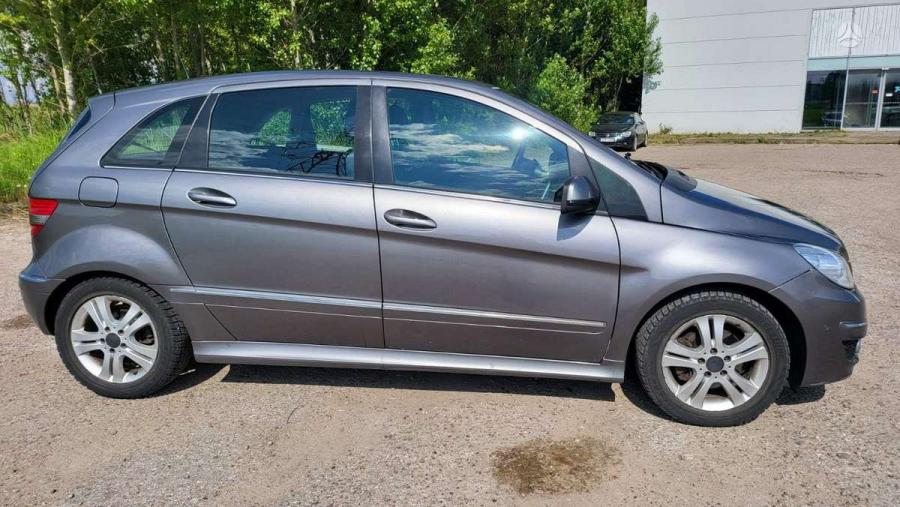 Grey Mercedes-Benz B 180 2008 in Kaunas, with an engine capacity of 1.99 L and mileage of 200 thousand km for 2690 €, photo 8 on AUTOMOTO.COM.LV