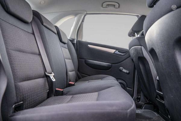 Pelēks Mercedes-Benz B 180 2008 Kauņa, ar dzinēja tilpumu 2.00 L un nobraukumu 222 tūkst. km par 3990 €, foto 9 vietnē AUTOMOTO.COM.LV