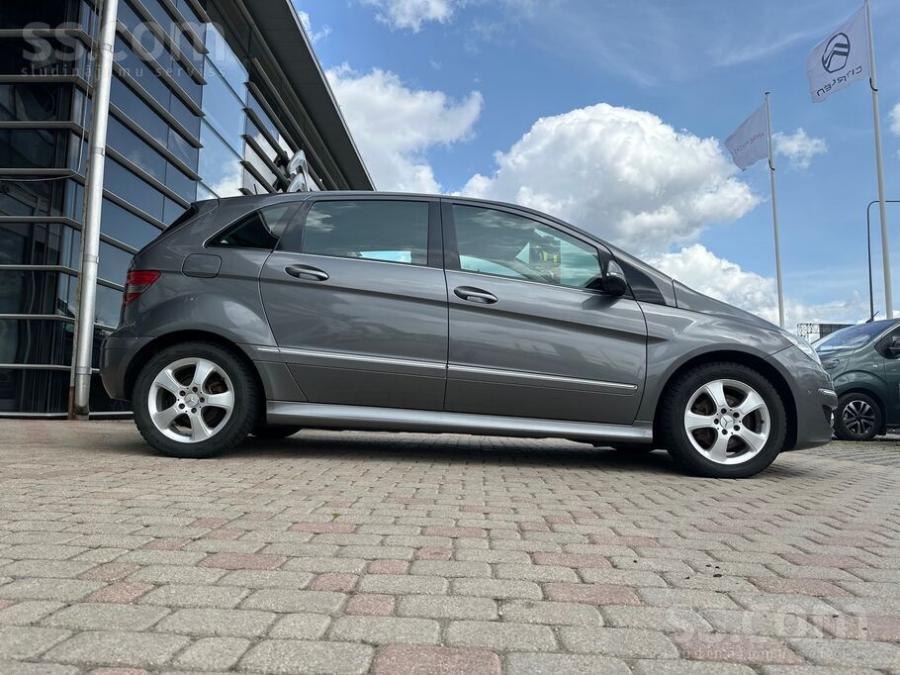 Grey Mercedes-Benz B 180 2009 in Riga, with an engine capacity of 2.00 L and mileage of 275 thousand km for 2700 €, photo 4 on AUTOMOTO.COM.LV