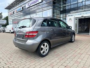 Grey Mercedes-Benz B 180 2009 in Riga, with an engine capacity of 2.00 L and mileage of 275 thousand km for 2700 €, photo 5 on AUTOMOTO.COM.LV