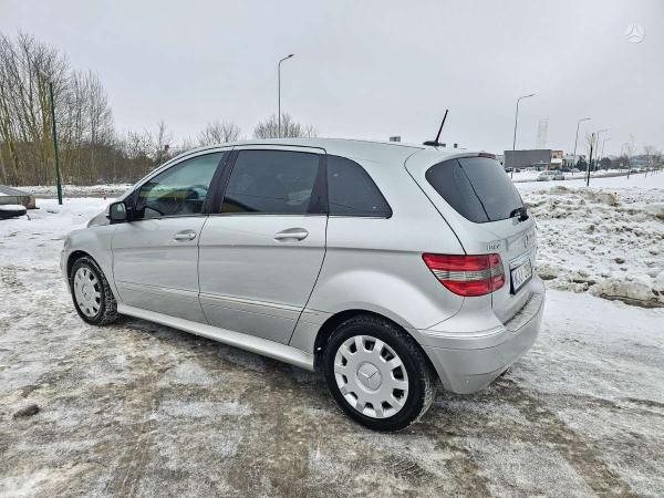 Grey Mercedes-Benz B 180 2009 in Kaunas, with an engine capacity of 1.99 L and mileage of 288 thousand km for 3550 €, photo 5 on AUTOMOTO.COM.LV