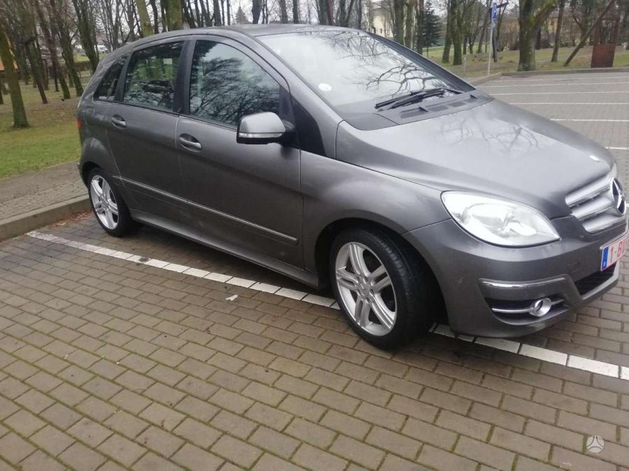 Grey Mercedes-Benz B 180 2010 in Kaunas, with an engine capacity of 1.99 L and mileage of 215 thousand km for 2750 €, photo 1 on AUTOMOTO.COM.LV