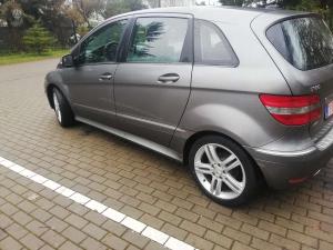 Grey Mercedes-Benz B 180 2010 in Kaunas, with an engine capacity of 1.99 L and mileage of 215 thousand km for 2750 €, photo 2 on AUTOMOTO.COM.LV