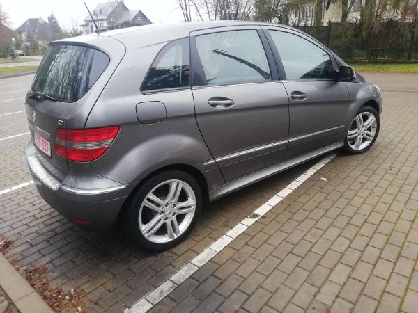 Grey Mercedes-Benz B 180 2010 in Kaunas, with an engine capacity of 1.99 L and mileage of 215 thousand km for 2750 €, photo 4 on AUTOMOTO.COM.LV