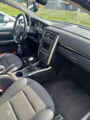 Grey Mercedes-Benz B 180 2010 in Marijampole, with an engine capacity of 1.99 L and mileage of 124 thousand km for 3800 €, photo 7 on AUTOMOTO.COM.LV