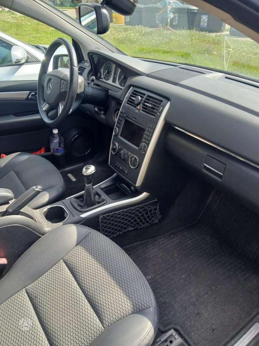 Grey Mercedes-Benz B 180 2010 in Marijampole, with an engine capacity of 1.99 L and mileage of 124 thousand km for 3800 €, photo 7 on AUTOMOTO.COM.LV