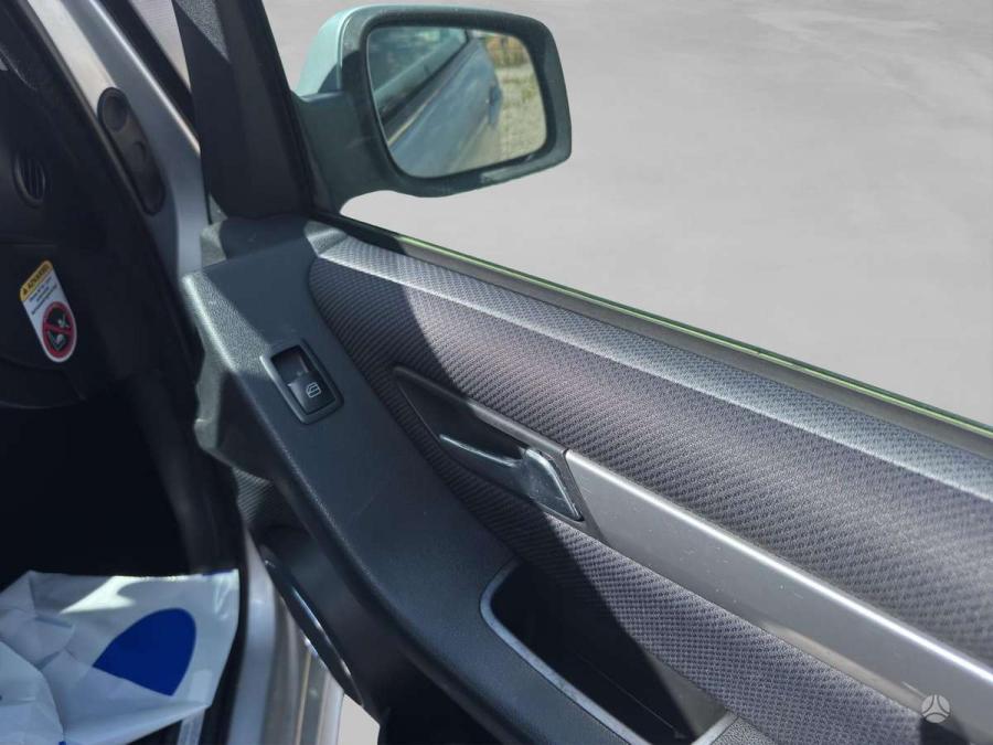 Pelēks Mercedes-Benz B 180 2011 Kauņa, ar dzinēja tilpumu 0.00 L un nobraukumu 211 tūkst. km par 4390 €, foto 17 vietnē AUTOMOTO.COM.LV
