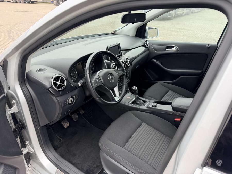 Pelēks Mercedes-Benz B 180 2012 Tauragė, ar dzinēja tilpumu 1.80 L un nobraukumu 239 tūkst. km par 5499 €, foto 17 vietnē AUTOMOTO.COM.LV