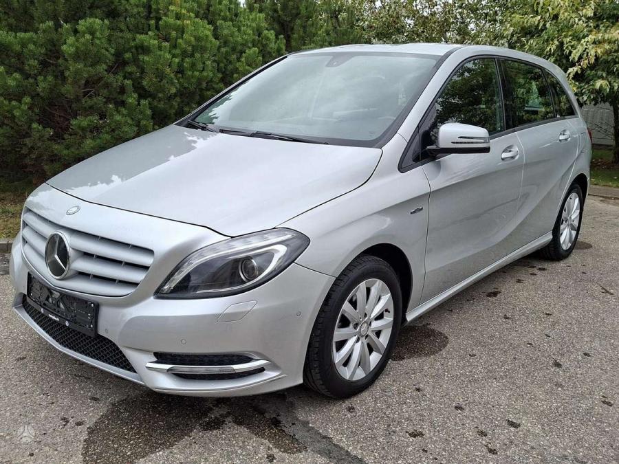 Grey Mercedes-Benz B 180 2012 in Ukmerge, with an engine capacity of 1.60 L and mileage of 26 thousand km for 5500 €, photo 1 on AUTOMOTO.COM.LV