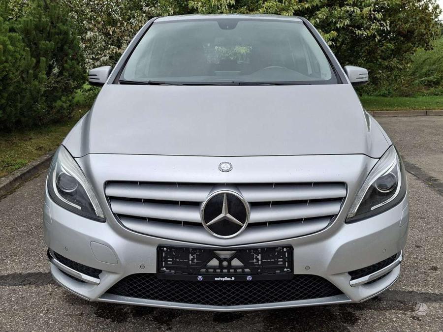 Grey Mercedes-Benz B 180 2012 in Ukmerge, with an engine capacity of 1.60 L and mileage of 26 thousand km for 5500 €, photo 3 on AUTOMOTO.COM.LV