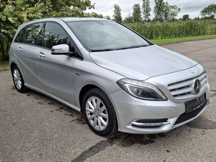 Grey Mercedes-Benz B 180 2012 in Ukmerge, with an engine capacity of 1.60 L and mileage of 26 thousand km for 5500 €, photo 4 on AUTOMOTO.COM.LV