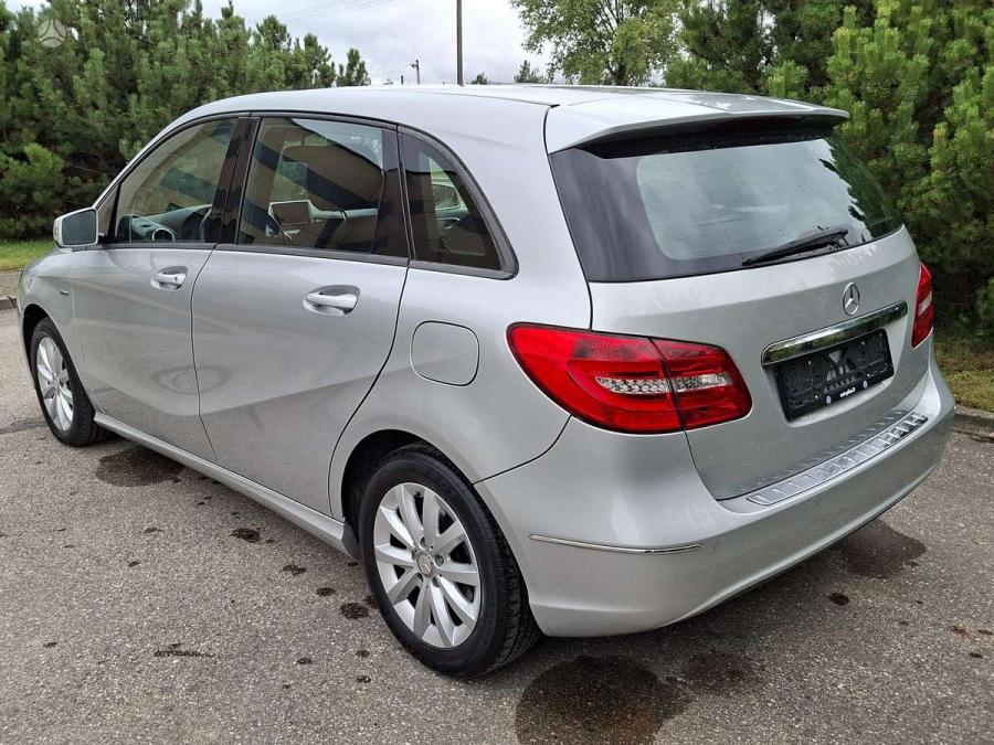 Grey Mercedes-Benz B 180 2012 in Ukmerge, with an engine capacity of 1.60 L and mileage of 26 thousand km for 5500 €, photo 6 on AUTOMOTO.COM.LV