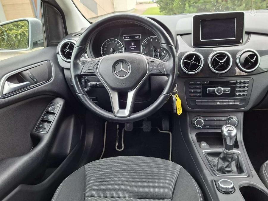 Grey Mercedes-Benz B 180 2012 in Ukmerge, with an engine capacity of 1.60 L and mileage of 26 thousand km for 5500 €, photo 7 on AUTOMOTO.COM.LV