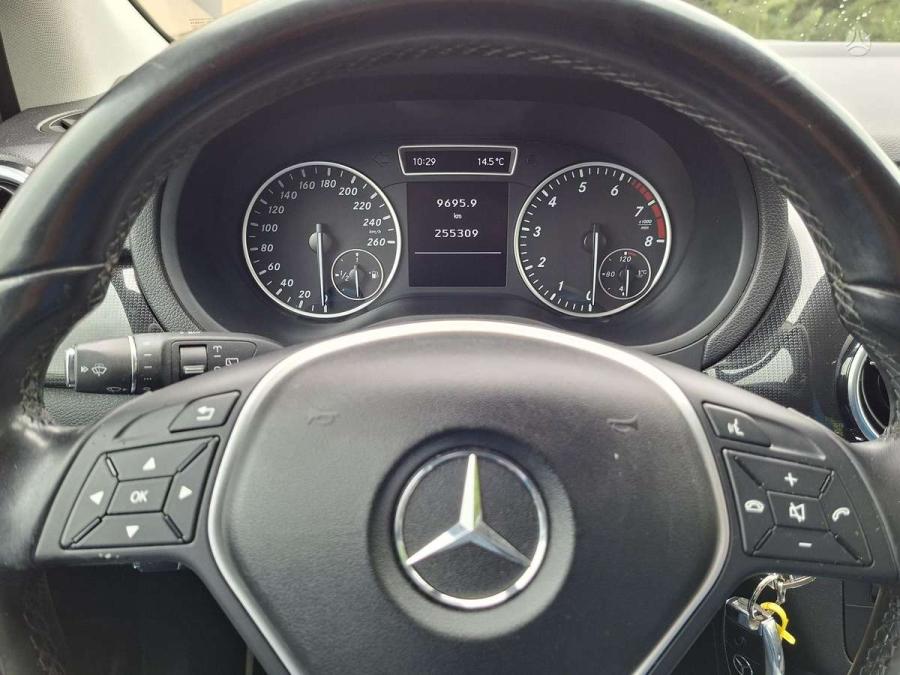Grey Mercedes-Benz B 180 2012 in Ukmerge, with an engine capacity of 1.60 L and mileage of 26 thousand km for 5500 €, photo 11 on AUTOMOTO.COM.LV
