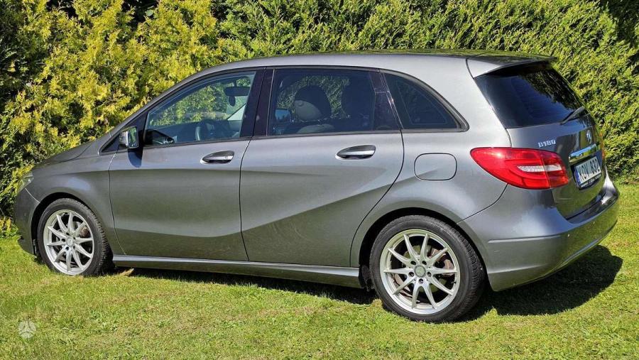 Pelēks Mercedes-Benz B 180 2012 Alīta, ar dzinēja tilpumu 1.80 L un nobraukumu 363 tūkst. km par 5999 €, foto 5 vietnē AUTOMOTO.COM.LV