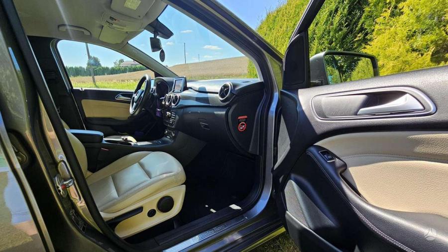 Pelēks Mercedes-Benz B 180 2012 Alīta, ar dzinēja tilpumu 1.80 L un nobraukumu 363 tūkst. km par 5999 €, foto 12 vietnē AUTOMOTO.COM.LV