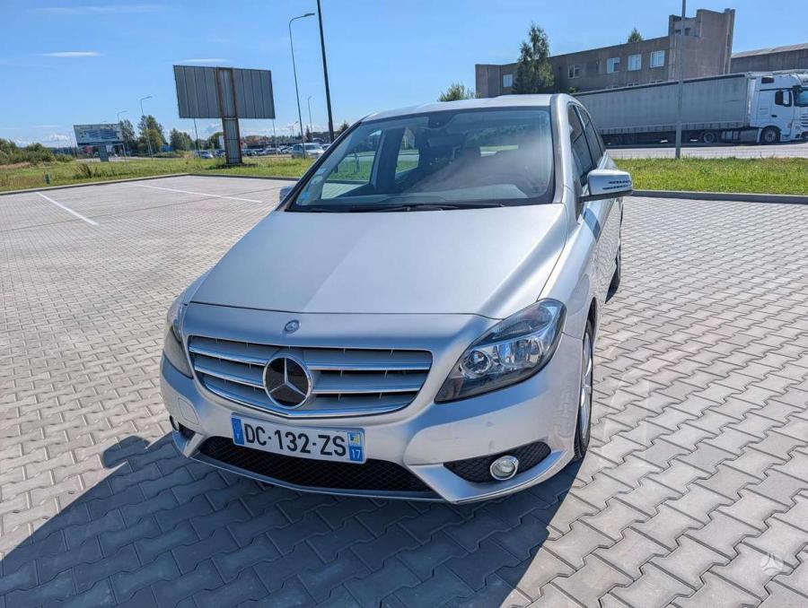 Grey Mercedes-Benz B 180 2014 in Taurage, with an engine capacity of 1.50 L and mileage of 242 thousand km for 4950 €, photo 3 on AUTOMOTO.COM.LV