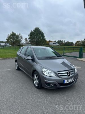 Grey Mercedes-Benz B 180 2010 in Riga, with an engine capacity of 2.00 L and mileage of 283 thousand km for 2800 €, photo 3 on AUTOMOTO.COM.LV