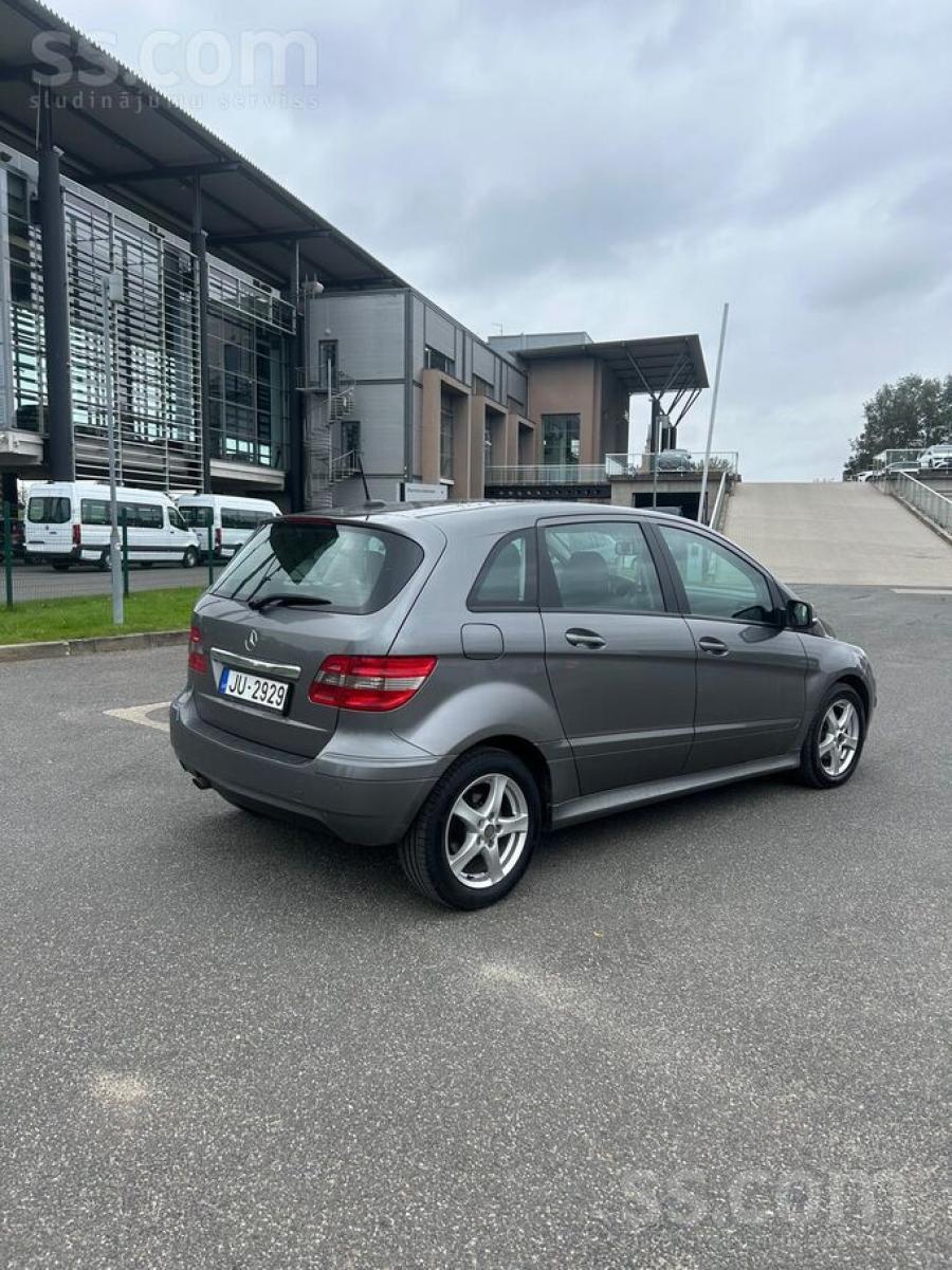 Grey Mercedes-Benz B 180 2010 in Riga, with an engine capacity of 2.00 L and mileage of 283 thousand km for 2800 €, photo 4 on AUTOMOTO.COM.LV