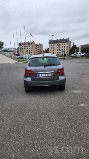 Grey Mercedes-Benz B 180 2010 in Riga, with an engine capacity of 2.00 L and mileage of 283 thousand km for 2800 €, photo 5 on AUTOMOTO.COM.LV