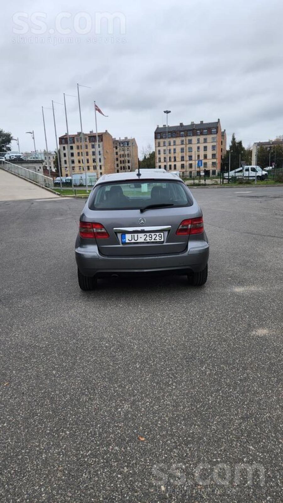 Grey Mercedes-Benz B 180 2010 in Riga, with an engine capacity of 2.00 L and mileage of 283 thousand km for 2800 €, photo 5 on AUTOMOTO.COM.LV