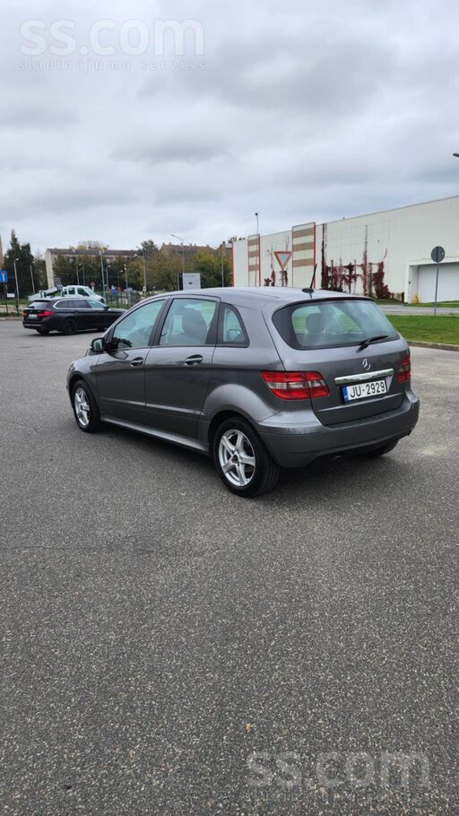 Grey Mercedes-Benz B 180 2010 in Riga, with an engine capacity of 2.00 L and mileage of 283 thousand km for 2800 €, photo 6 on AUTOMOTO.COM.LV