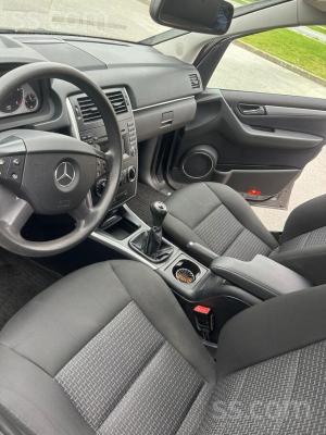 Grey Mercedes-Benz B 180 2010 in Riga, with an engine capacity of 2.00 L and mileage of 283 thousand km for 2800 €, photo 7 on AUTOMOTO.COM.LV