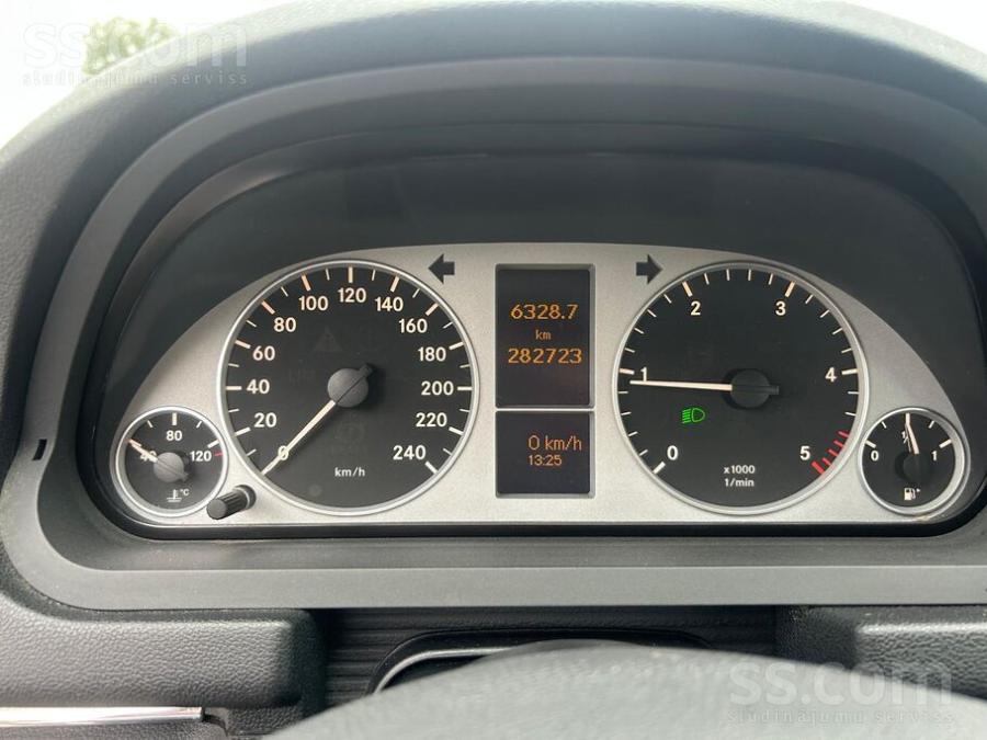Grey Mercedes-Benz B 180 2010 in Riga, with an engine capacity of 2.00 L and mileage of 283 thousand km for 2800 €, photo 8 on AUTOMOTO.COM.LV
