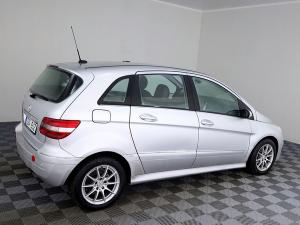 Pelēks Mercedes-Benz B 180 2005 Tallina, ar dzinēja tilpumu 2.00 L un nobraukumu 279 tūkst. km par 1299 €, foto 4 vietnē AUTOMOTO.COM.LV