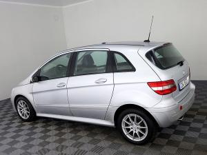 Pelēks Mercedes-Benz B 180 2005 Tallina, ar dzinēja tilpumu 2.00 L un nobraukumu 279 tūkst. km par 1299 €, foto 5 vietnē AUTOMOTO.COM.LV