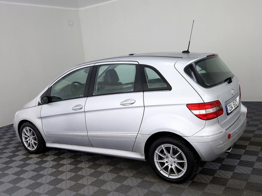 Pelēks Mercedes-Benz B 180 2005 Tallina, ar dzinēja tilpumu 2.00 L un nobraukumu 279 tūkst. km par 1299 €, foto 12 vietnē AUTOMOTO.COM.LV