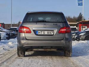 Grey Mercedes-Benz B 180 2012 in Vilnius, with an engine capacity of 1.99 L and mileage of 276 thousand km for 6800 €, photo 5 on AUTOMOTO.COM.LV