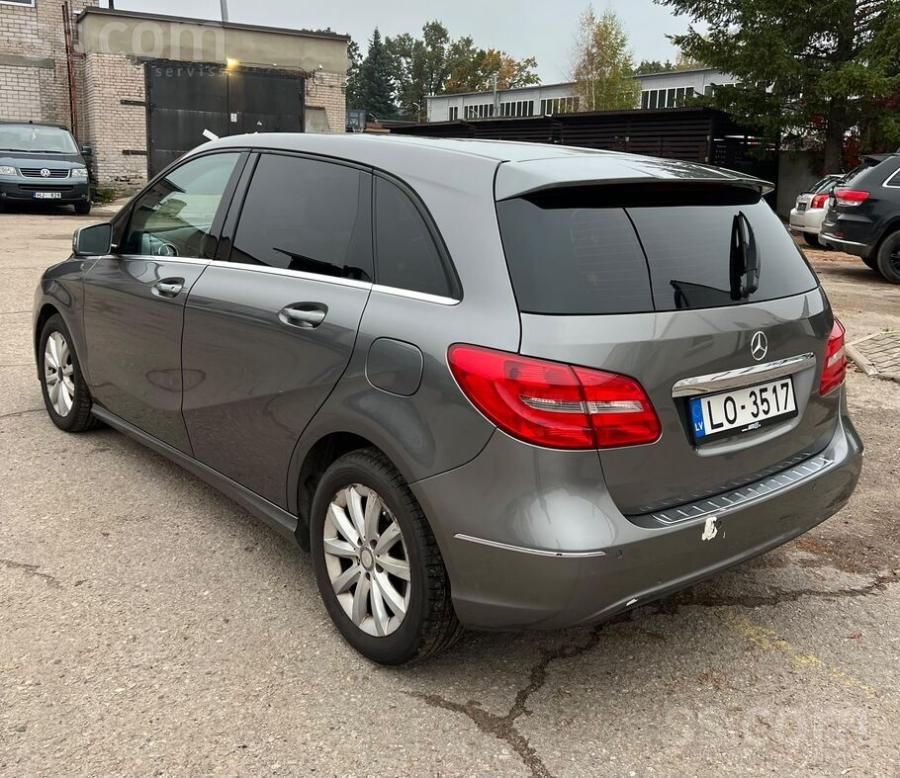 Grey Mercedes-Benz B 180 2013 in Riga, with an engine capacity of 1.80 L and mileage of 234 thousand km for 5000 €, photo 3 on AUTOMOTO.COM.LV