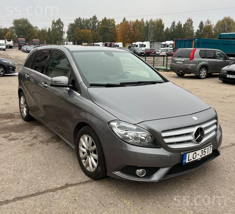 Grey Mercedes-Benz B 180 2013 in Riga, with an engine capacity of 1.80 L and mileage of 234 thousand km for 5000 €, photo 4 on AUTOMOTO.COM.LV