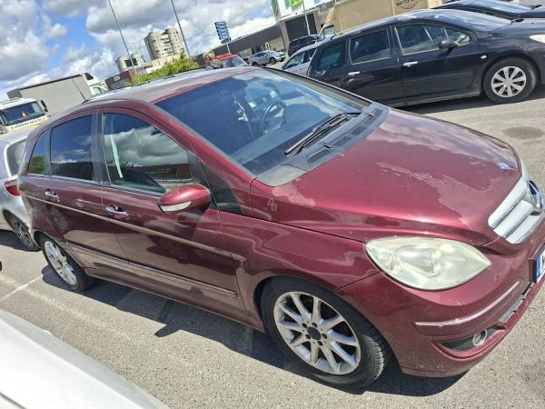 Mercedes-Benz B 180 2007 in Vilnius, with an engine capacity of 2.00 L and mileage of 261 thousand km for 1050 €, photo 8 on AUTOMOTO.COM.LV