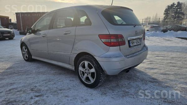 Mercedes-Benz B 180 2009 Rīga, ar dzinēja tilpumu 2.00 L un nobraukumu 0 tūkst. km par 2490 €, foto 4 vietnē AUTOMOTO.COM.LV