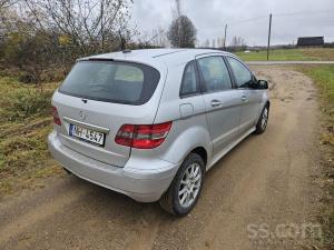 Mercedes-Benz B 180 2009 in Valka, with an engine capacity of 2.00 L and mileage of 269 thousand km for 2999 €, photo 4 on AUTOMOTO.COM.LV