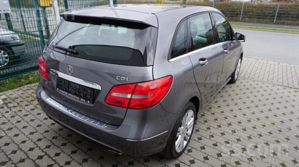 Mercedes-Benz B 180 2013 Jelgava, ar dzinēja tilpumu 1.80 L un nobraukumu 320 tūkst. km par 7200 €, foto 5 vietnē AUTOMOTO.COM.LV