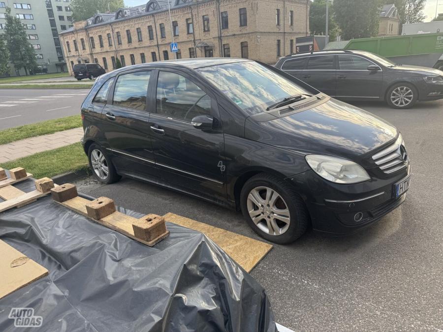 Mercedes-Benz B 180 2006 in Vilnius, with an engine capacity of 2.00 L and mileage of 231 thousand km for 700 €, photo 4 on AUTOMOTO.COM.LV