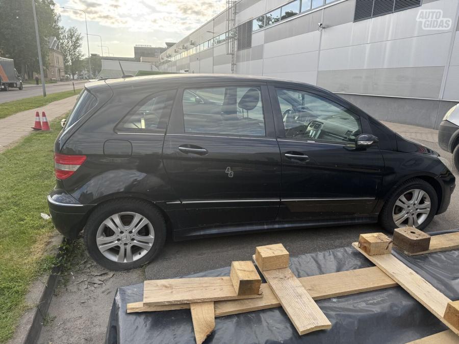 Mercedes-Benz B 180 2006 in Vilnius, with an engine capacity of 2.00 L and mileage of 231 thousand km for 700 €, photo 8 on AUTOMOTO.COM.LV