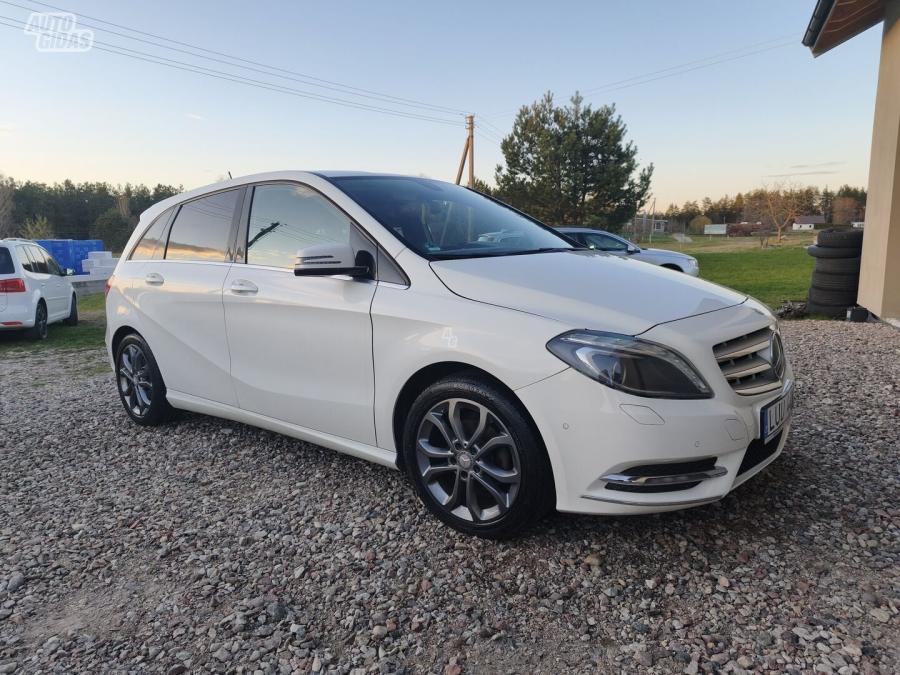 Mercedes-Benz B 180 2012 in Druskininkai, with an engine capacity of 1.80 L and mileage of 245 thousand km for 5800 €, photo 1 on AUTOMOTO.COM.LV