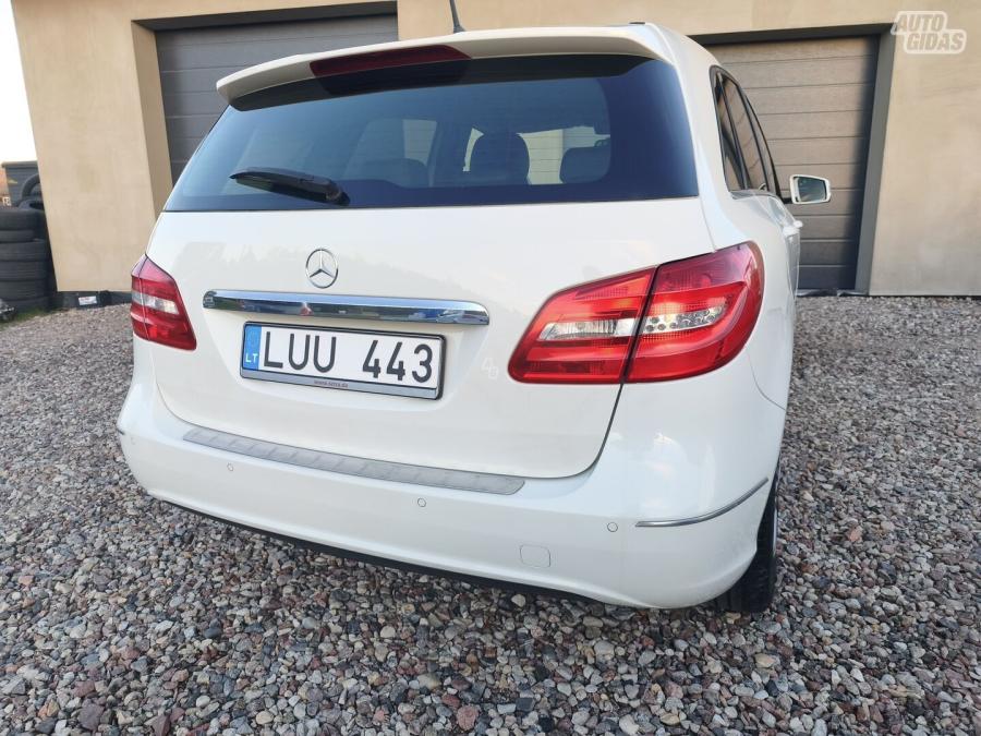Mercedes-Benz B 180 2012 in Druskininkai, with an engine capacity of 1.80 L and mileage of 245 thousand km for 5800 €, photo 6 on AUTOMOTO.COM.LV