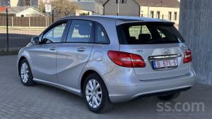 Mercedes-Benz B 180 2012 Daugavpils, ar dzinēja tilpumu 1.80 L un nobraukumu 189 tūkst. km par 8150 €, foto 5 vietnē AUTOMOTO.COM.LV