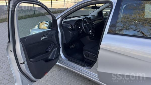 Mercedes-Benz B 180 2012 Daugavpils, ar dzinēja tilpumu 1.80 L un nobraukumu 189 tūkst. km par 8150 €, foto 10 vietnē AUTOMOTO.COM.LV