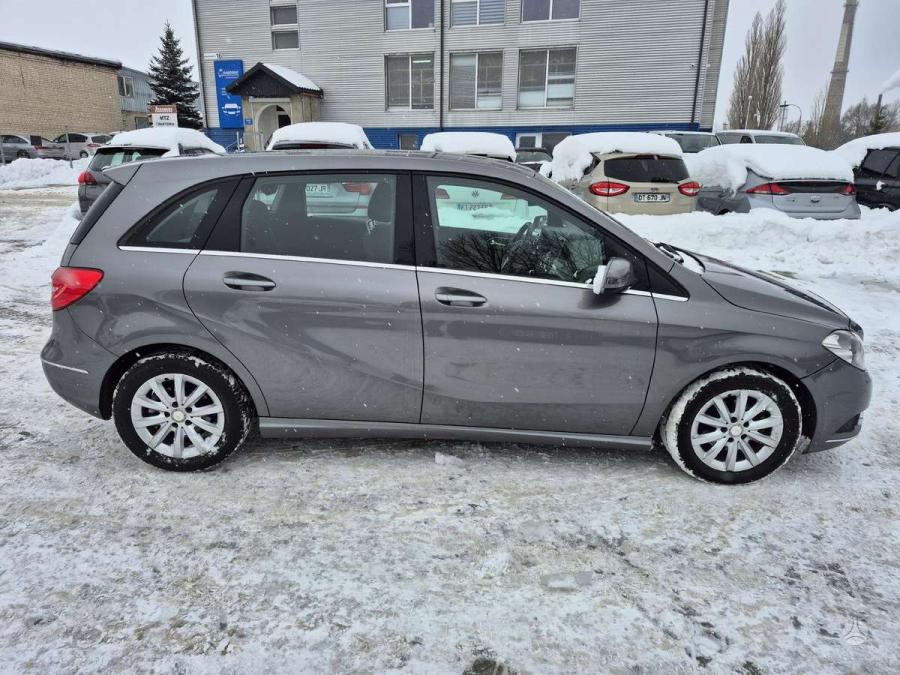 Mercedes-Benz B 180 2013 in Taurage, with an engine capacity of 1.80 L and mileage of 230 thousand km for 5300 €, photo 4 on AUTOMOTO.COM.LV