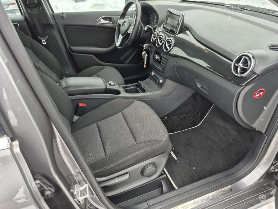 Mercedes-Benz B 180 2013 in Taurage, with an engine capacity of 1.80 L and mileage of 230 thousand km for 5300 €, photo 13 on AUTOMOTO.COM.LV