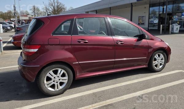 Sarkans Mercedes-Benz B 180 2005 Ogre, ar dzinēja tilpumu 2.00 L un nobraukumu 265 tūkst. km par 1600 €, foto 3 vietnē AUTOMOTO.COM.LV